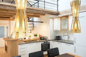 Maisonette, 2 Schlafzimmer | Cozinha privada | Um frigorífico/congelador grande, uma placa de cozinha 