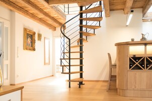 Maisonette, 2 Schlafzimmer | Sala de estar | TV de ecrã plano 