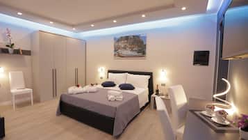 Suíte luxo, vista para o mar | Frigobar, cofres nos quartos, escrivaninha, cortinas blackout
