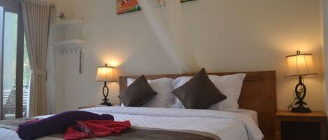 Quarto luxo, vista para o jardim | 1 quarto, roupas de cama premium, escrivaninha, Wi-Fi de cortesia