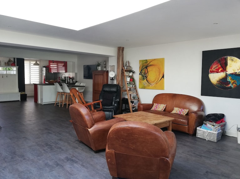 Large 200-sq.m Vacation Home, 300 M From The Beach And Downtown - Brittany