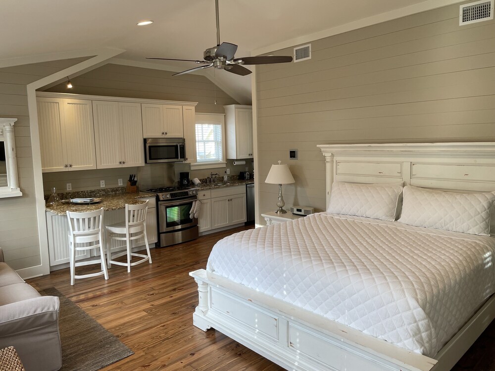 Steps Away From Camp Watercolor Amenities - Seaside, FL