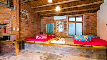 Quarto quádruplo com design assinado, 1 quarto, cozinha americana | 1 quarto, escrivaninha, quartos à prova de som, Wi-Fi de cortesia