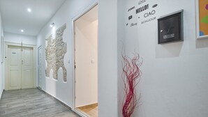 Apartamento, 1 quarto | Sala de estar | TV de ecrã plano 
