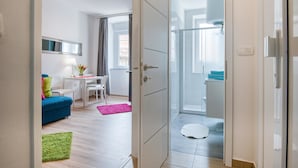 Apartamento, 1 quarto | Sala de estar | TV de ecrã plano 