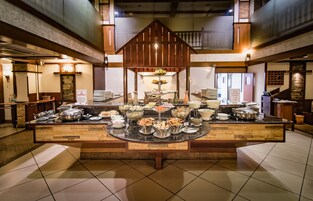 Café da manhã continental todos os dias (INR 350 por pessoa) 