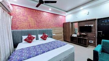 Quarto casal standard, 1 cama de casal | Escrivaninha, ferros/tábuas de passar roupa, Wi-Fi de cortesia