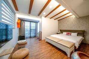 Villa | Com mobília individualizada, secretária, cortinas/cortinados opacos 