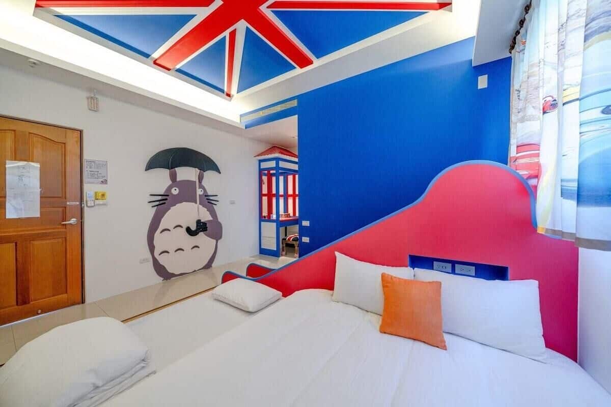 Quarto Triplo Superior | Com mobília individualizada, secretária, cortinas/cortinados opacos