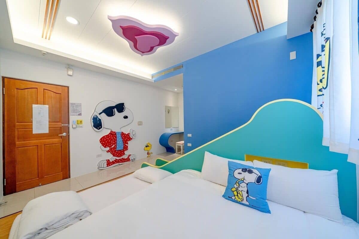 Quarto Triplo Deluxe | Com mobília individualizada, secretária, cortinas/cortinados opacos