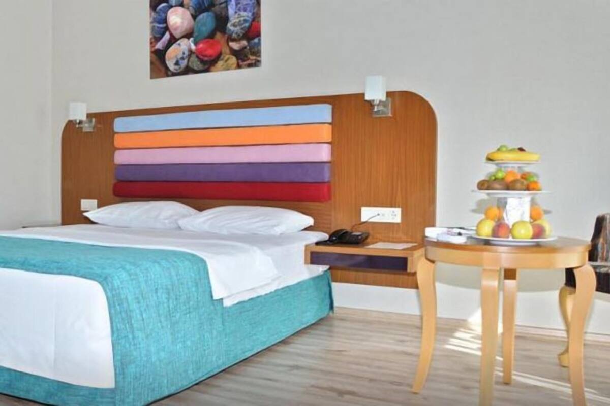 Cofres nos quartos, escrivaninha, quartos à prova de som