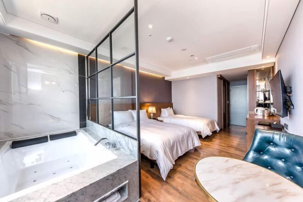 1 quarto, minibar, cofre no quarto, secretária