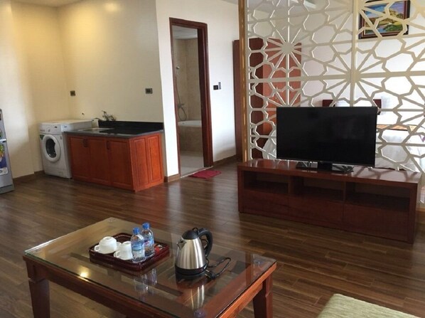 Suite | Sala de estar | TV de ecrã plano