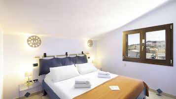 Apartamento básico, 2 quartos, vista para a cidade, na torre | Cofres nos quartos, Wi-Fi de cortesia