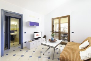 Apartamento Básico, 2 quartos, Vista para a cidade, na torre | Sala de estar | TV de ecrã plano 