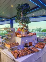 Pequeno-almoço continental diário incluído 