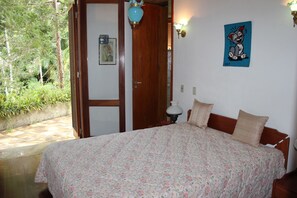 Casa, 5 quartos | 5 quartos, ferros/tábuas de passar roupa, Wi-Fi de cortesia