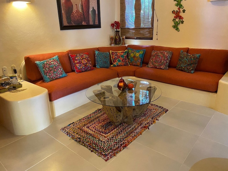 Beautiful Pool Side Condo, Ground Level. Close To Beach & Town Center - Zihuatanejo