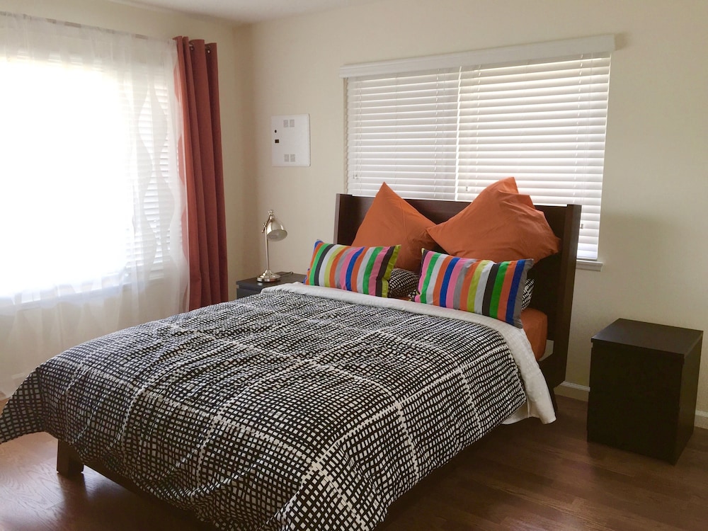 Lower Unit- 50 Steps To The Beach, Walk To Village, Oceanview - 칼즈배드
