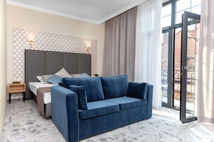 Quarto Duplo Comfort (Plus) | Roupa hipoalergénica, minibar, cofre no quarto, secretária 