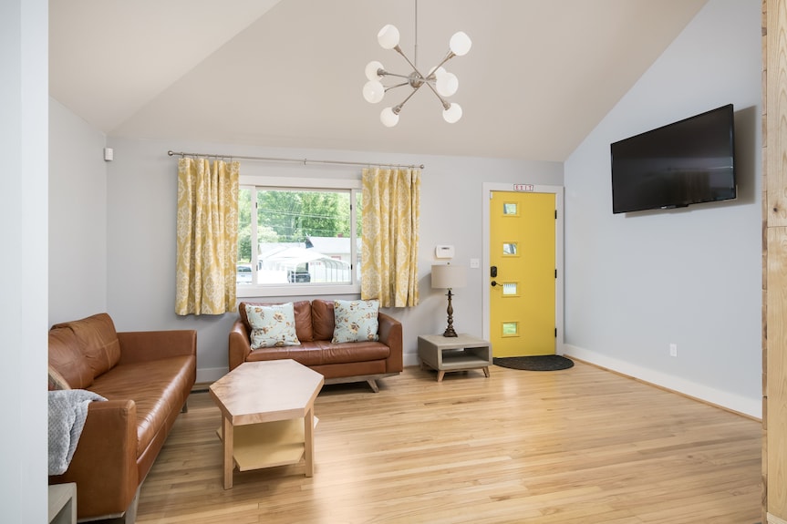 Family Home In Chattanooga! 3 Miles To Rock City! Private Backyard + Bike Path - Chattanooga, TN