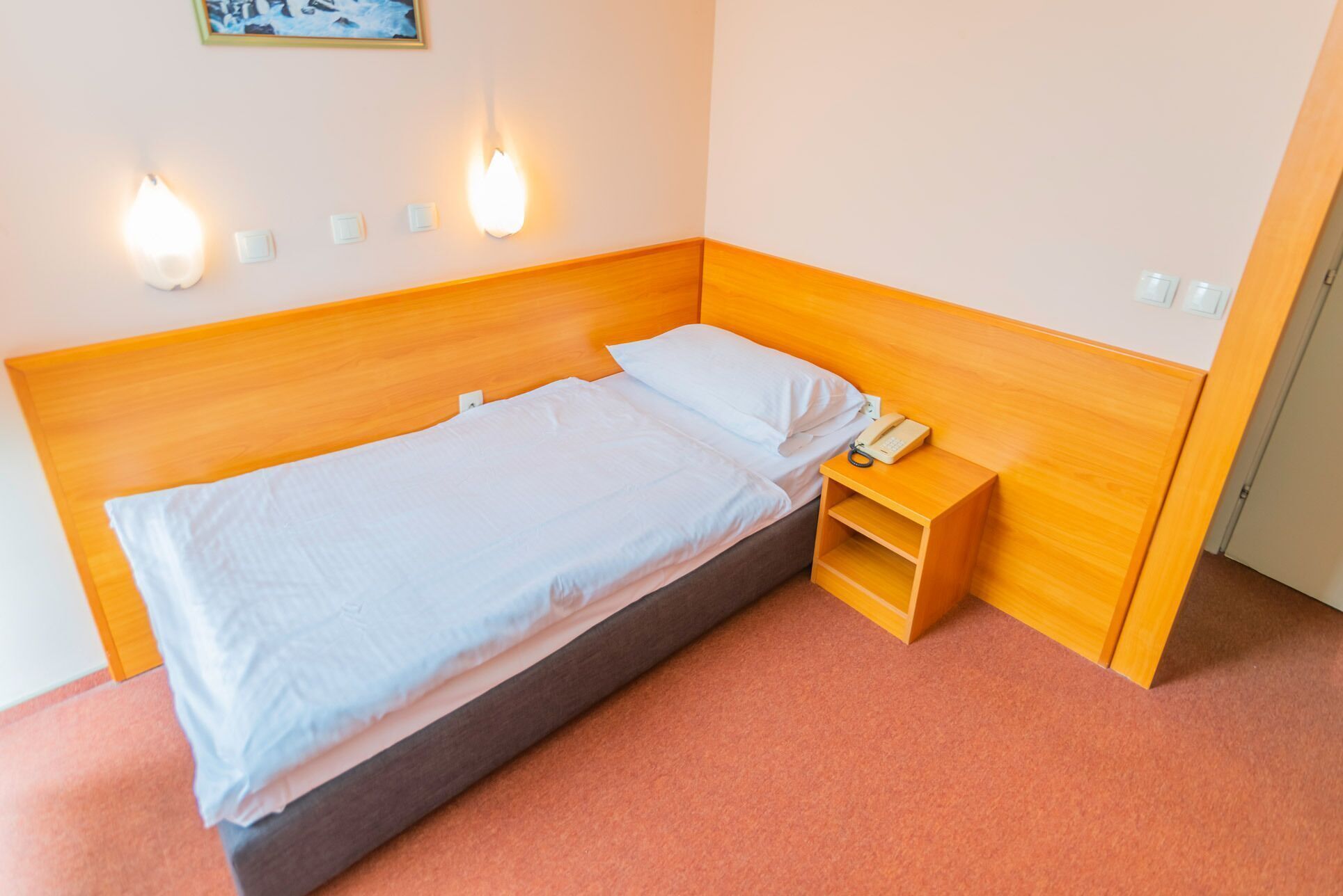 Escrivaninha, cortinas blackout, Wi-Fi de cortesia, roupa de cama