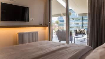 Penthouse de Luxo, 4 quartos, banheira de hidromassagem grande, Vista para a cidade | 4 quartos, roupa de alta qualidade, cofre no quarto