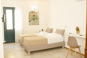 Quarto Premium | Secretária, quartos insonorizados, berços/camas para crianças grátis 