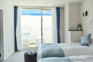 Quarto Twin (Deck, with Open Air Bath) | Roupa de alta qualidade, secretária, quartos insonorizados