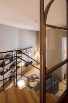 Apartamento, 2 quartos | Sala de estar | TV de ecrã plano 