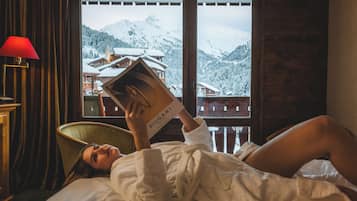 Quarto Duplo ou Twin Clássico, junto à montanha | Minibar, cofre no quarto, secretária, cortinas/cortinados opacos