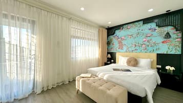 Suíte júnior, 1 cama Queen, sacada, vista para a cidade | Frigobar, cofres nos quartos, escrivaninha, quartos à prova de som