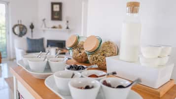 Café da manhã com buffet grátis todos os dias