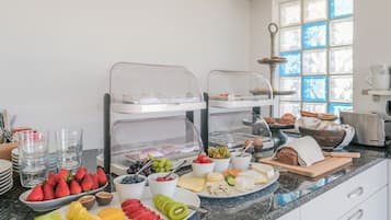 Pequeno-almoço tipo buffet diário incluído