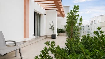Apartamento Sénior, 1 cama de casal e sofá-cama | Terraço/pátio interior