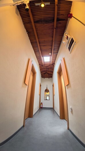 Ferros/tábuas de passar roupa, Wi-Fi de cortesia, roupa de cama