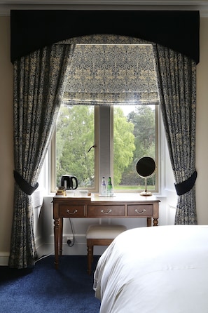 Quarto casal de uso individual | Cofres nos quartos, individualmente decorados