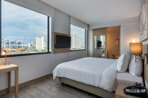 Quarto Standard, 1 cama king-size, Vista para a cidade | Roupa de alta qualidade, edredões de penas, camas de colchão pillowtop 