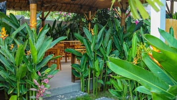 Café da manhã e almoço, local e internacional
