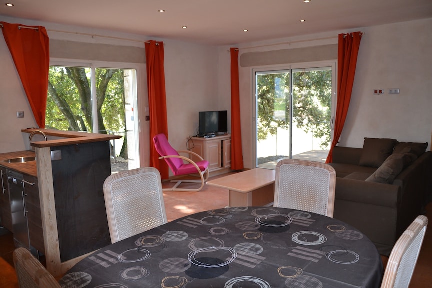 Gîte Avec Terrasse Spacieuse, Belle Vue à Proximité De Commerces Et De Rivières - Ardèche