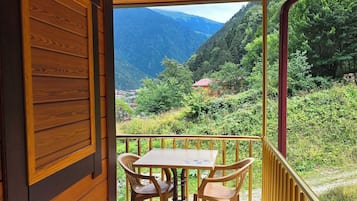 Deluxe Cift Kisilik Oda,Balkonlu | 1 quarto, secretária, quartos insonorizados, ferro/tábua de engomar