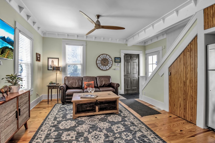 Magazine Featured Townhome Steps From Elmwood Village 25mins From Niagara Falls - Nova York (estado)