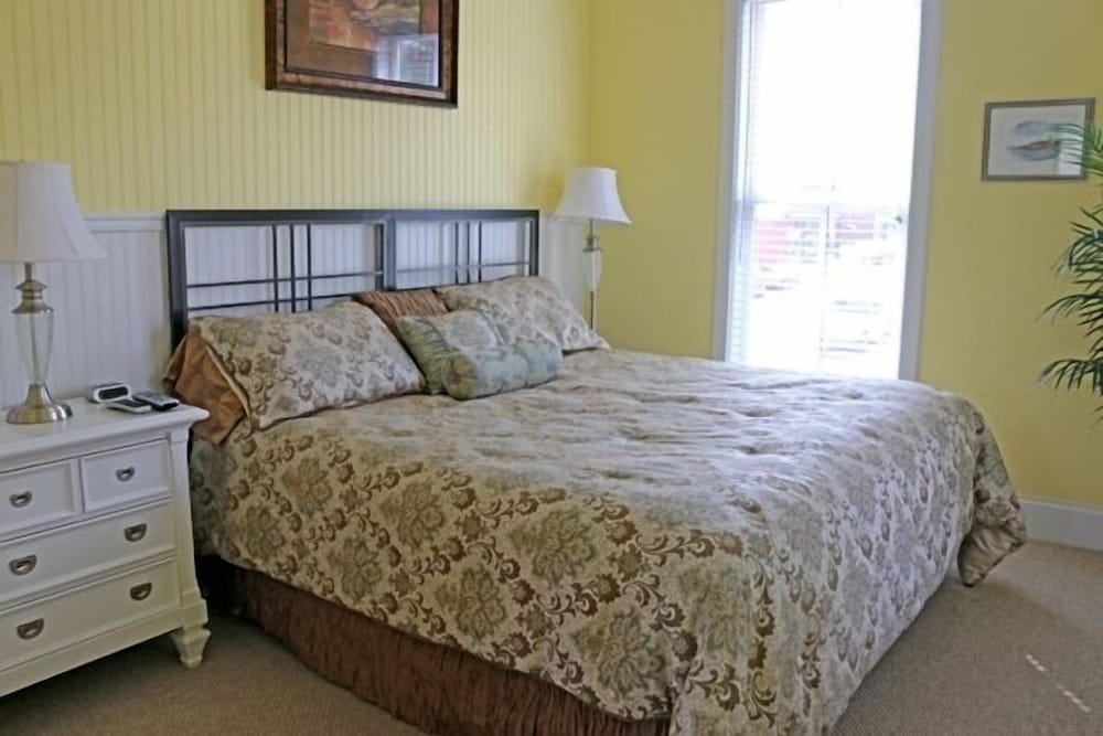 Bayfield Condo Dtn Bayfield. 1 Br King, 1 Queen Sofa Sleeper Living Room. - Bayfield, WI