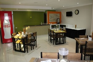 Pequenos-almoços, almoços e jantares servidos 