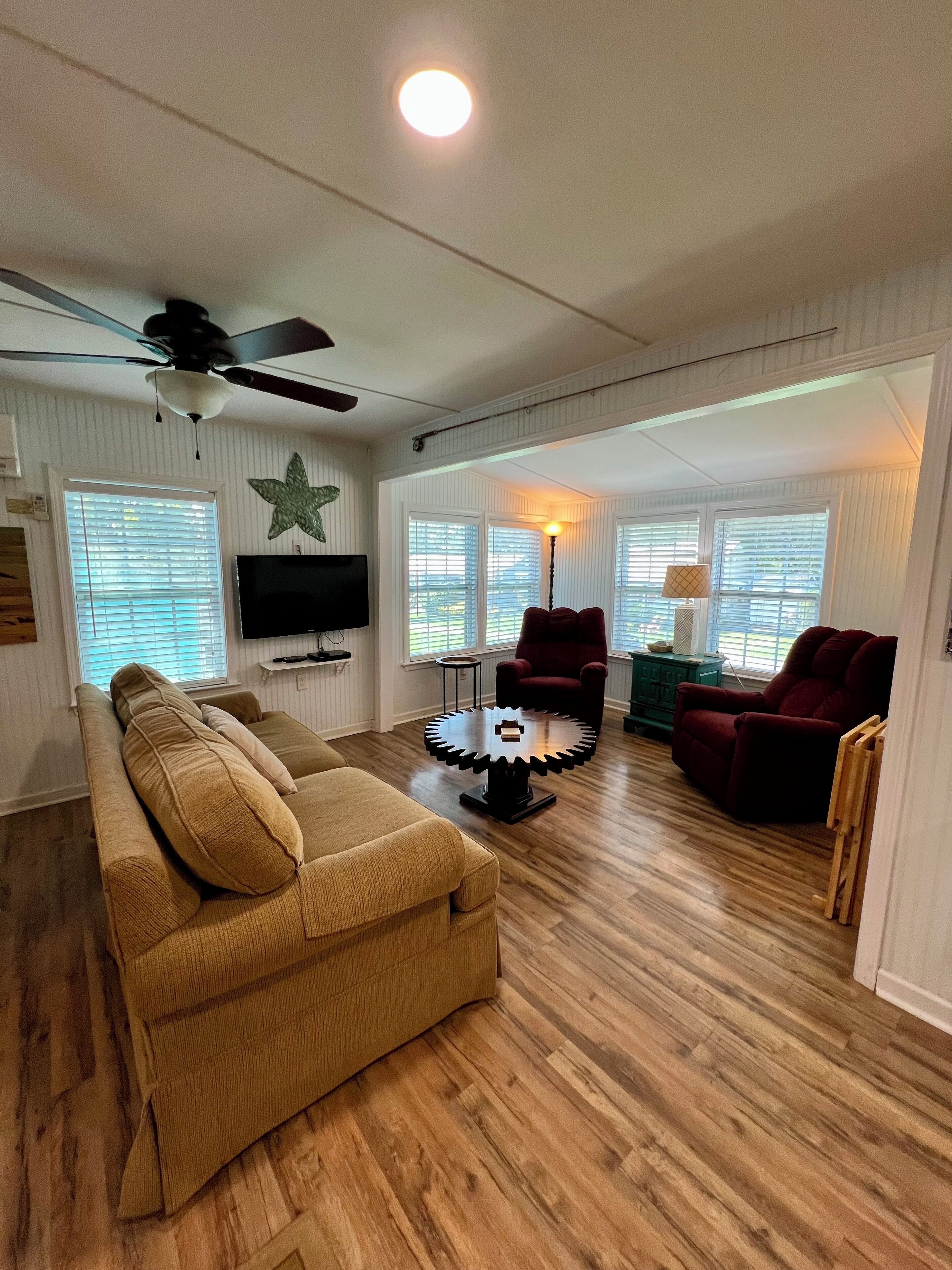 Relaxing Spacious Cottage Near Gulf Shores. Pet Friendly! Fishing! Boating! - Gulf Shores, AL