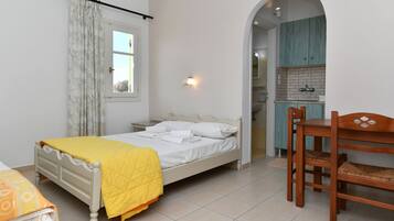 Quarto triplo, vista para o mar | Frigobar, quartos à prova de som, berços grátis, Wi-Fi de cortesia