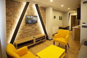 Apartamento, 1 quarto, fumadores, varanda | 1 quarto, cofre no quarto, secretária, quartos insonorizados