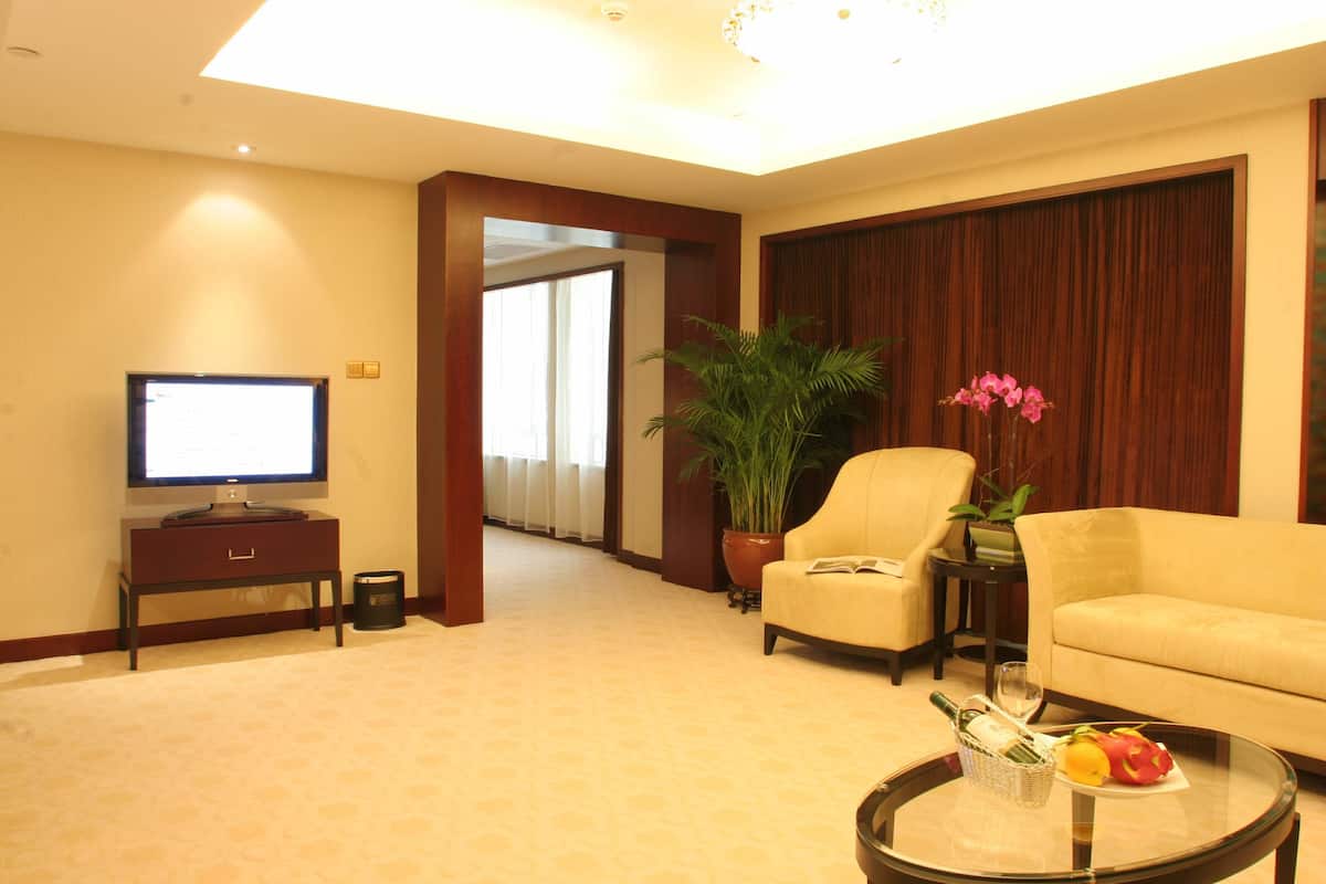 Suite Deluxe | Minibar, secretária, cortinas/cortinados opacos, quartos insonorizados