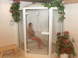 Sauna, banho turco, aromaterapia, tratamentos faciais, massagens 