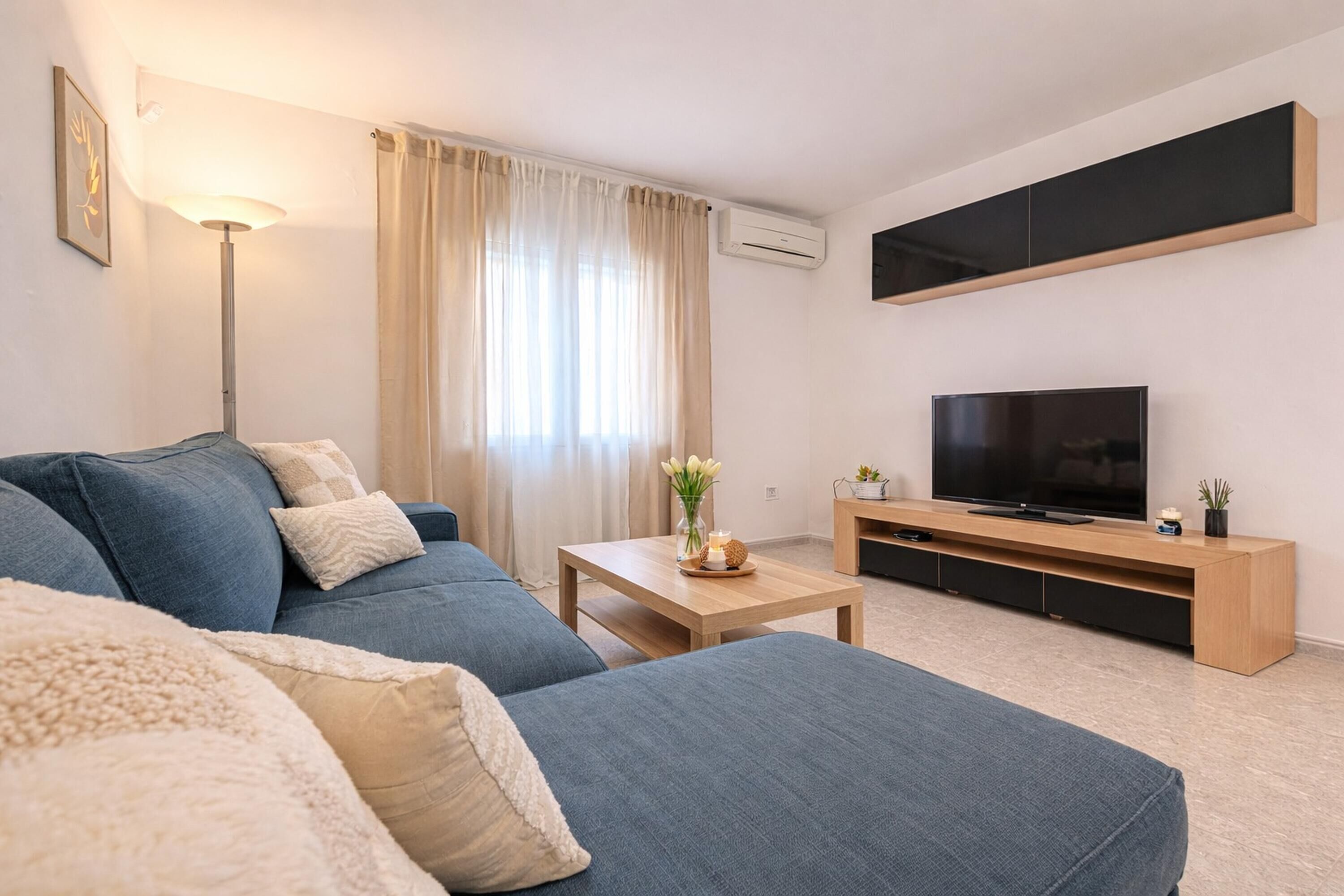 Vacation Rental In Roses, Costa Brava: Cozy 2-bedroom House With Garden And Terrace, 800 Meters From The Beach. - Roses